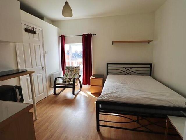 Studio flat for rent in Victoria Road, Northampton, NN1
