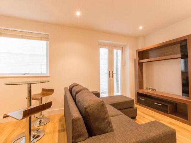 Studio flat for rent in Victoria Road, Swindon SN1 3UZ, SN1