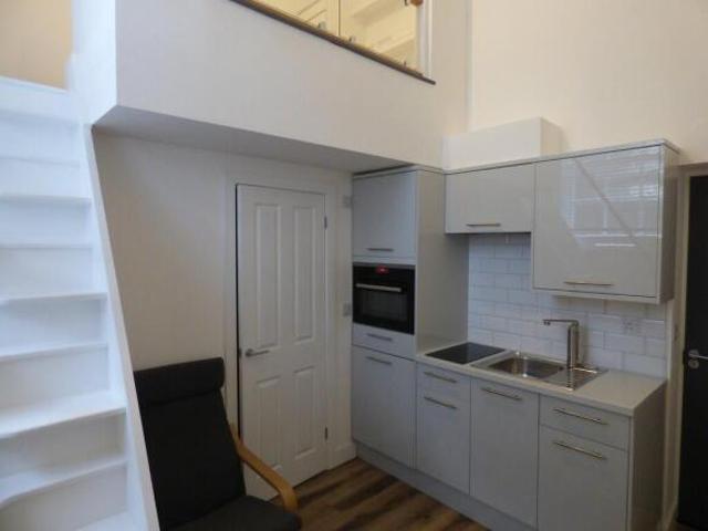 Studio flat for rent in Victoria Road, Swindon, SN1