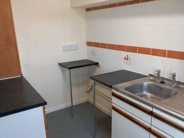 Studio flat for rent in Vicarage Gardens Grimsby Lincolnshire DN34