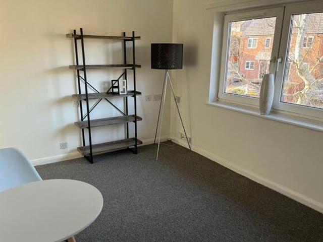 Studio Flat For Rent In Vicars Court