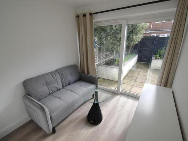 Studio flat for rent in Waid Close, Dartford, DA1
