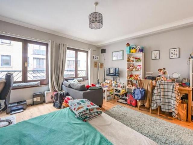 Studio flat for rent in Wapping High Street, Wapping, London, E1W