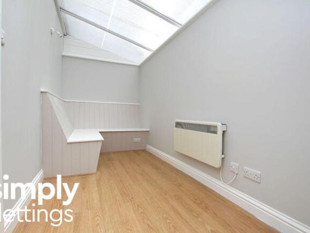 Studio flat for rent in Warwick Road, Worthing, BN11