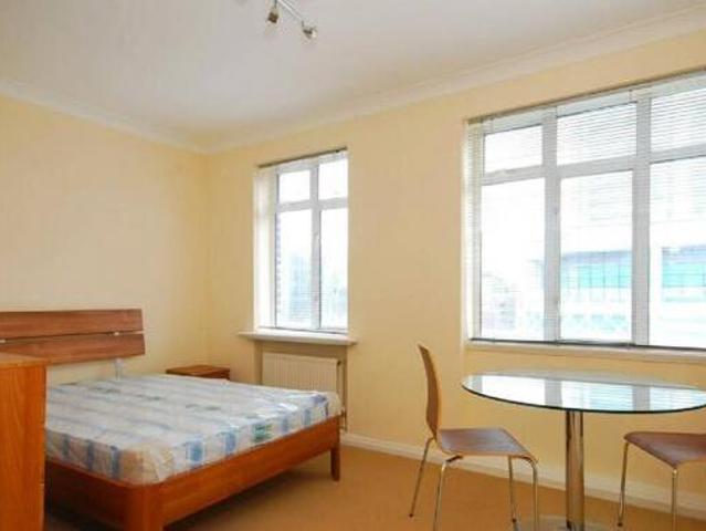 Studio Flat For Rent In Warren St