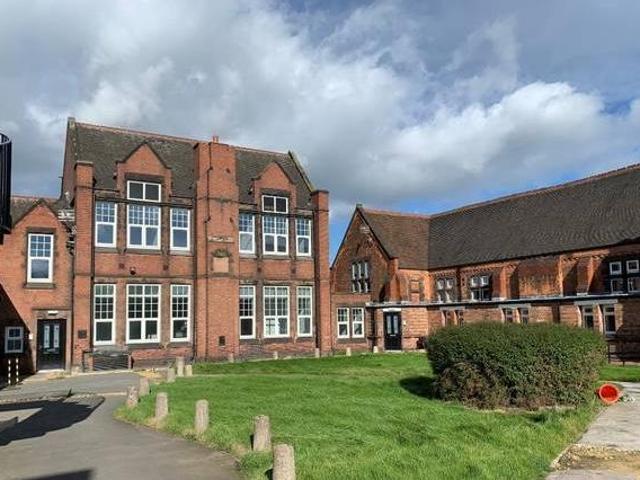 Studio flat for rent in Waterloo Street BurtonOnTrent DE14