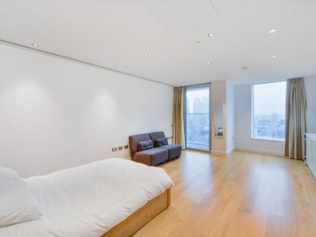 Studio flat for rent in Waterview Drive, London, SE10