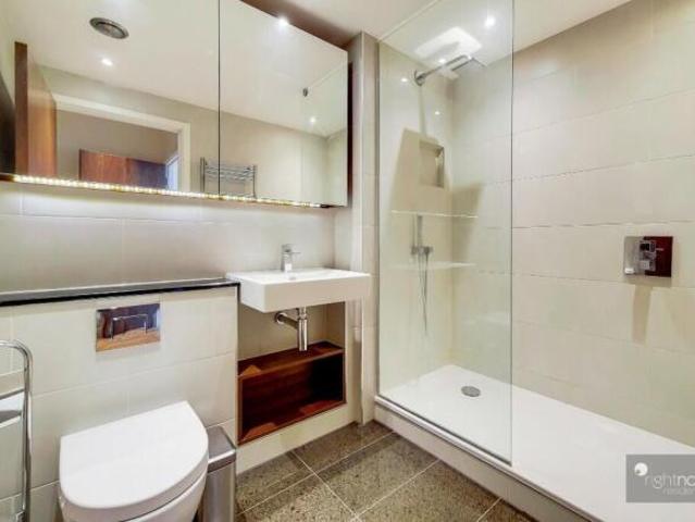 Studio flat for rent in Waterview Drive, London, SE10