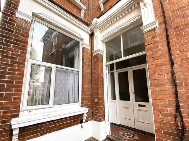 Studio flat for rent in Waverley Road Southsea PO5