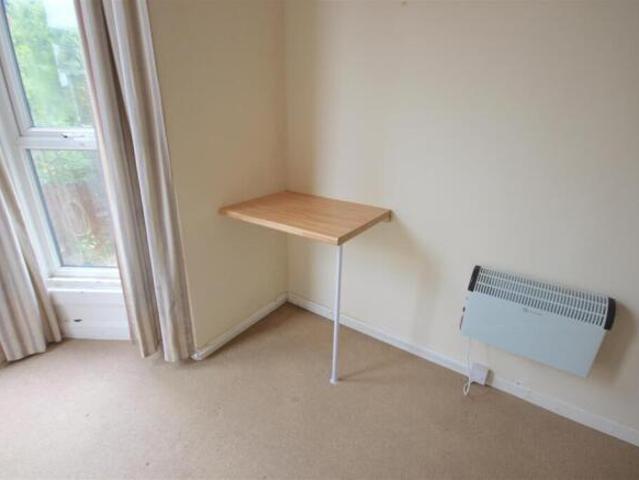 Studio flat for rent in Waverley Road, Southsea, PO5