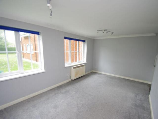 Studio flat for rent in WD18, Watford, WD18
