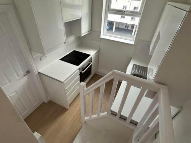Studio flat for rent in Wellington Road Fallowfield £860PCM, M14