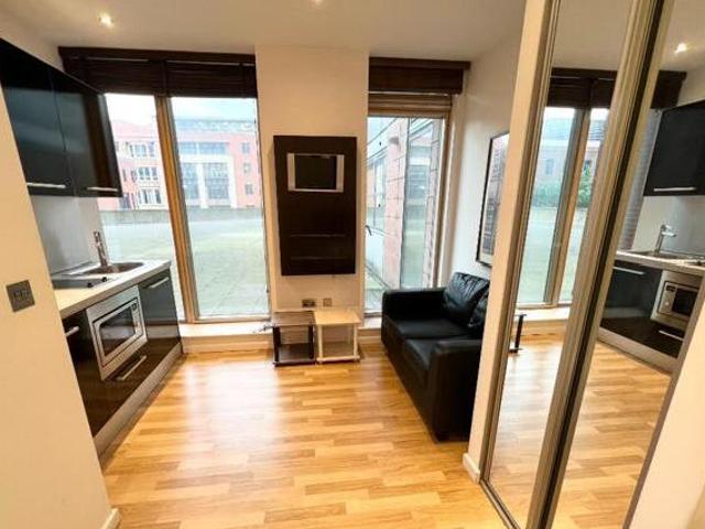 Studio Flat For Rent In Wellington Street, Leeds