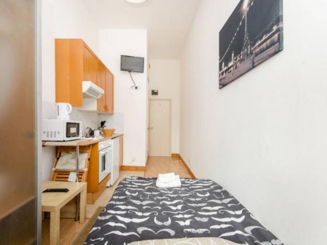 Studio flat for rent in West Cromwell Road, Earls Court, London, SW5