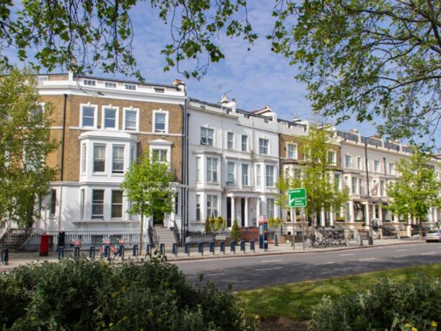 Studio flat for rent in West Cromwell Road, Earls Court, London, SW5