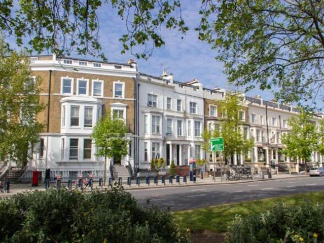 Studio flat for rent in West Cromwell Road, Earls Court, London, SW5