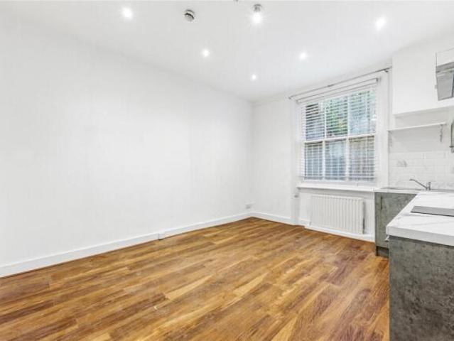 Studio flat for rent in West Cromwell Road, London, SW5