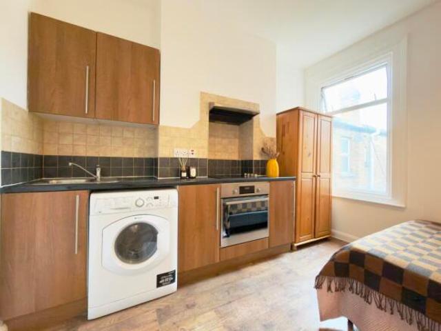Studio flat for rent in West Hendon Broadway, London, NW9