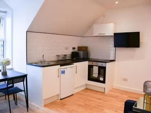 Studio flat for rent in West Hill Road, Bournemouth, Dorset, BH2