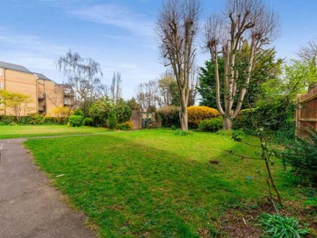 Studio flat for rent in West Park, Ealing Broadway, W5