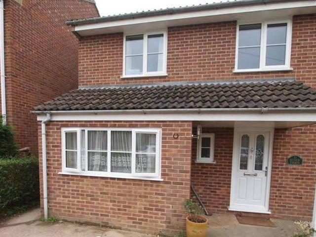 Studio flat for rent in West Park Yeovil BA20