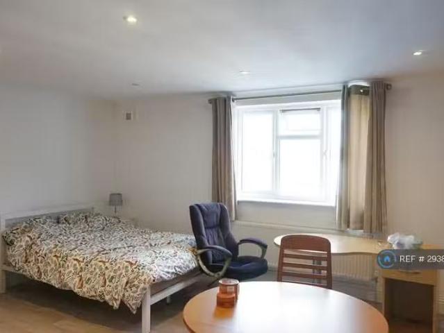 Studio flat for rent in West Street, Brighton And Hove, BN1