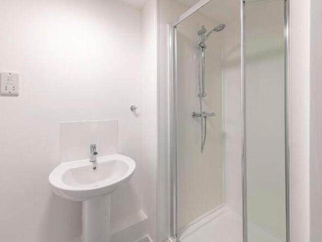 Studio flat for rent in West Street, Bristol, BS2