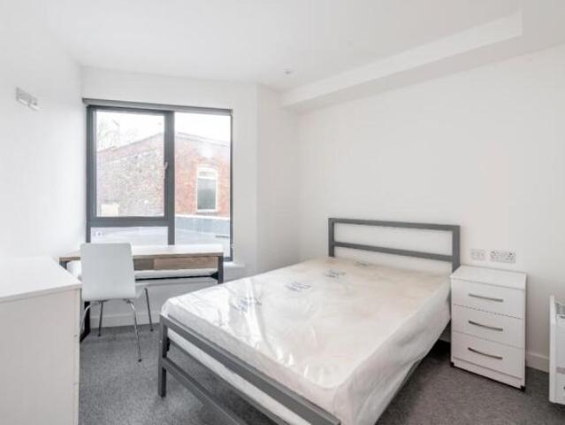Studio flat for rent in West Street, Bristol, BS2