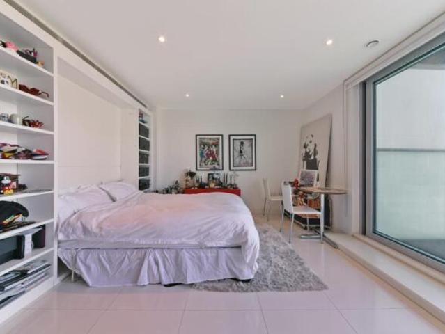 Studio flat for rent in West Tower, 1 Pan Peninsula Square, Canary Wharf, London, E14