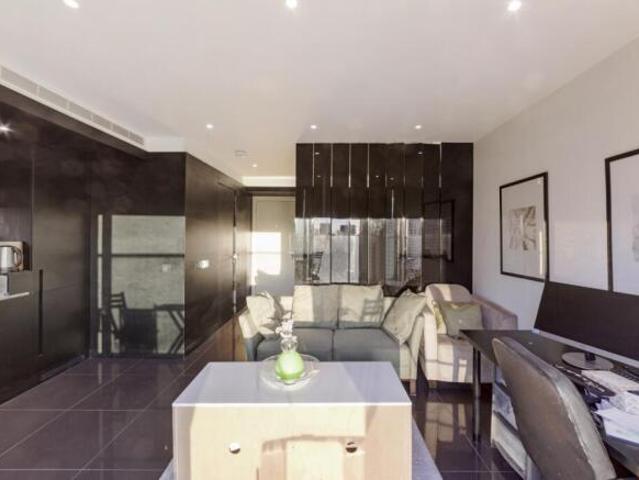 Studio flat for rent in West Tower, 1 Pan Peninsula Square, Canary Wharf, London, E14