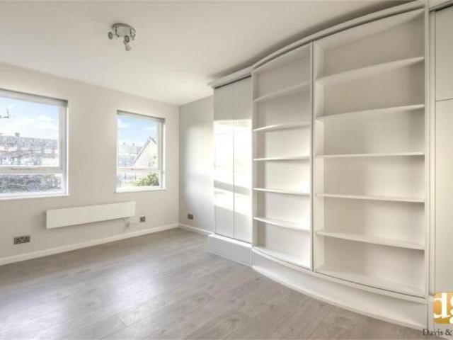 Studio flat for rent in Westcott Road, Kennington, SE17