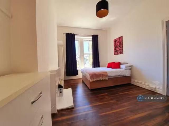 Studio flat for rent in Westbourne, Dorset, BH4