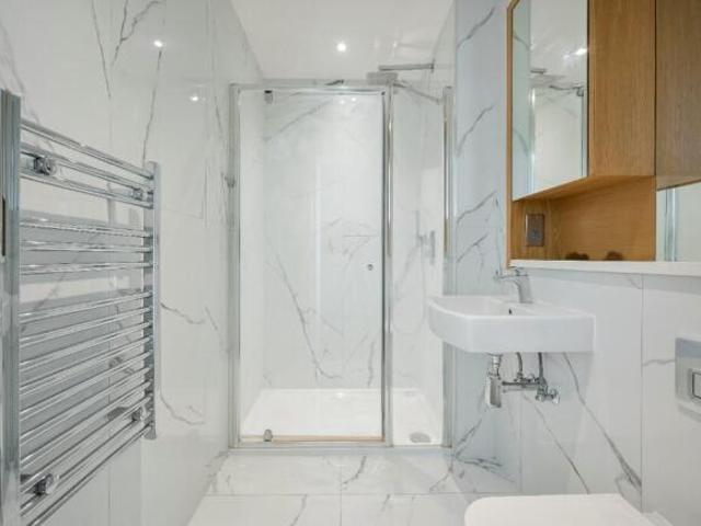 Studio flat for rent in Westgate House, London, W5