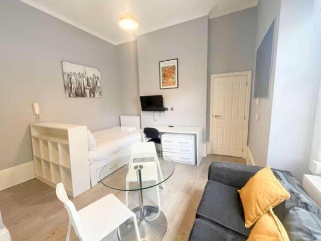 Studio flat for rent in Whiteladies Road, Clifton, Bristol, BS8