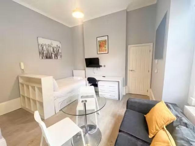 Studio flat for rent in Whiteladies Road, Clifton, Bristol, BS8