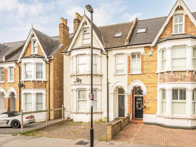Studio flat for rent in Whitworth Road, South Norwood, SE25