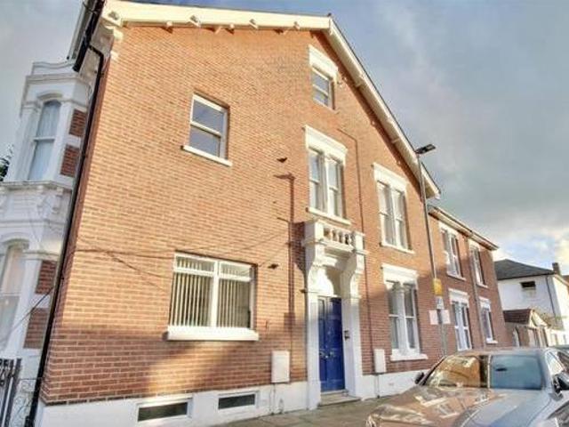 Studio flat for rent in Whitwell Road Southsea PO4