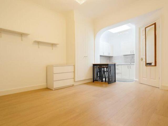 Studio flat for rent in Whymark Avenue, Turnpike Lane N22