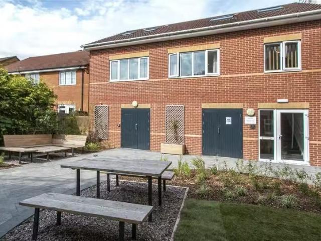 Studio flat for rent in Wimborne Road, Bournemouth, Dorset, BH9