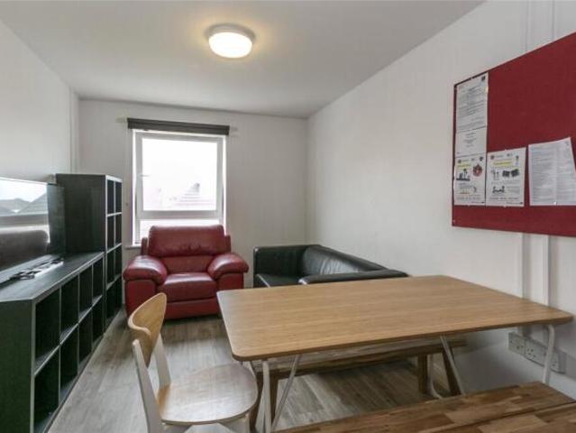 Studio flat for rent in Wimborne Road, Bournemouth, Dorset, BH9