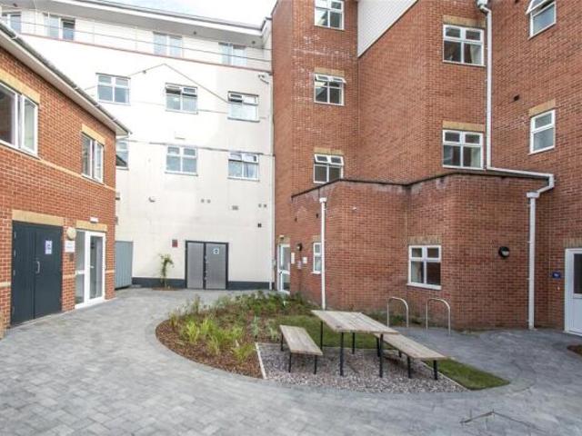 Studio flat for rent in Wimborne Road, Bournemouth, Dorset, BH9