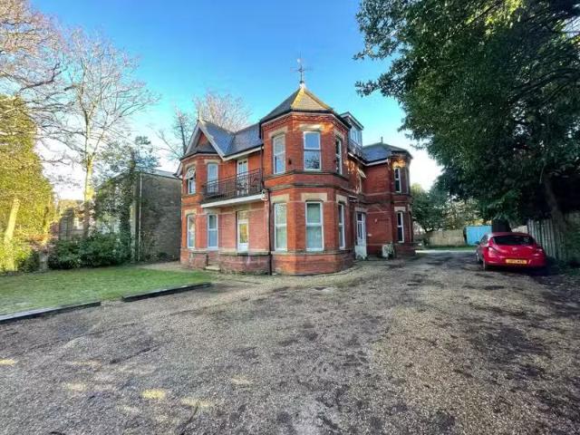 Studio flat for rent in Wimborne Road, Winton, Bournemouth, BH3