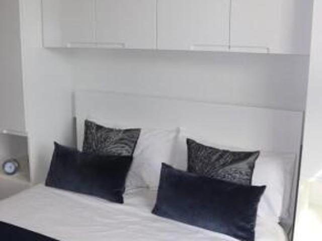 Studio flat for rent in Wimbledon, London, SW19