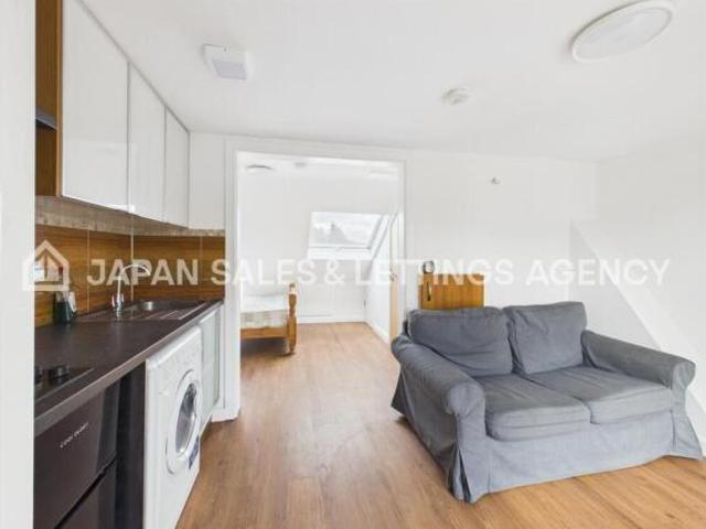 Studio flat for rent in Winchester Street, Acton, W3