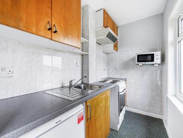 Studio flat for rent in Windsor Road, W5