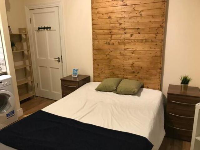 Studio flat for rent in Widdenham Road, London, N7