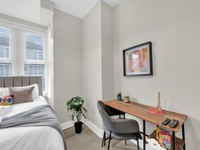 Studio flat for rent in Wightman Road, London, N8