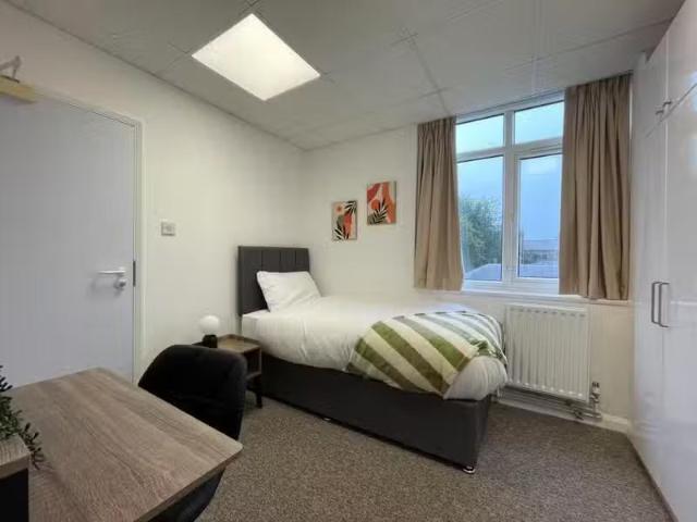 Studio flat for rent in Wilbury Villas P2043S52, BN3