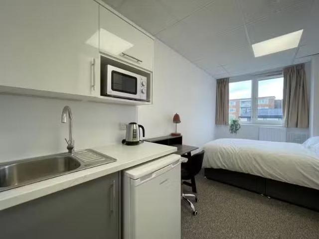 Studio flat for rent in Wilbury Villas P2043S56, BN3