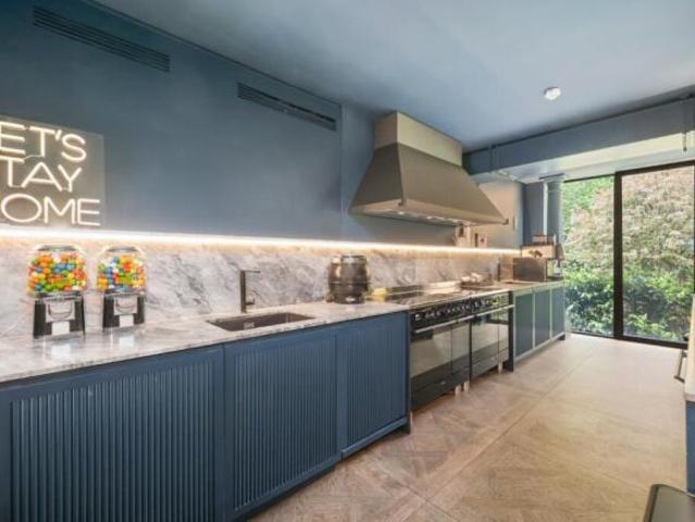 Studio flat for rent in Willesden Lane, Brondesbury Park, NW2